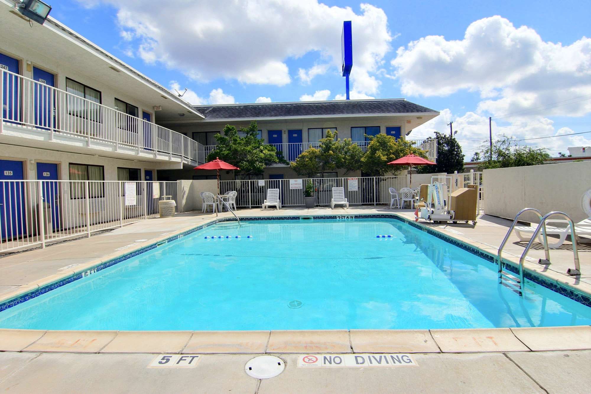Motel 6 Pool