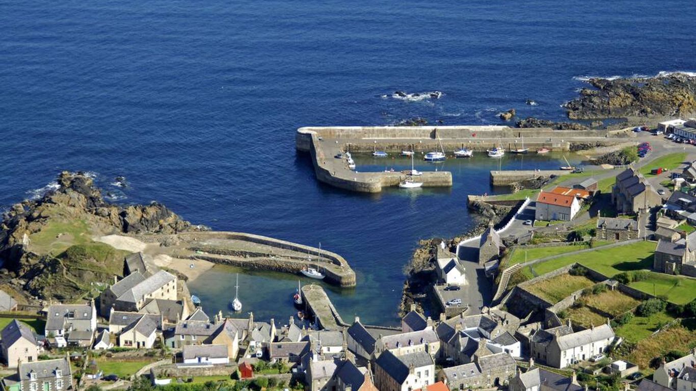 Station Hotel Portsoy in Banff, the United Kingdom from $107: Deals ...